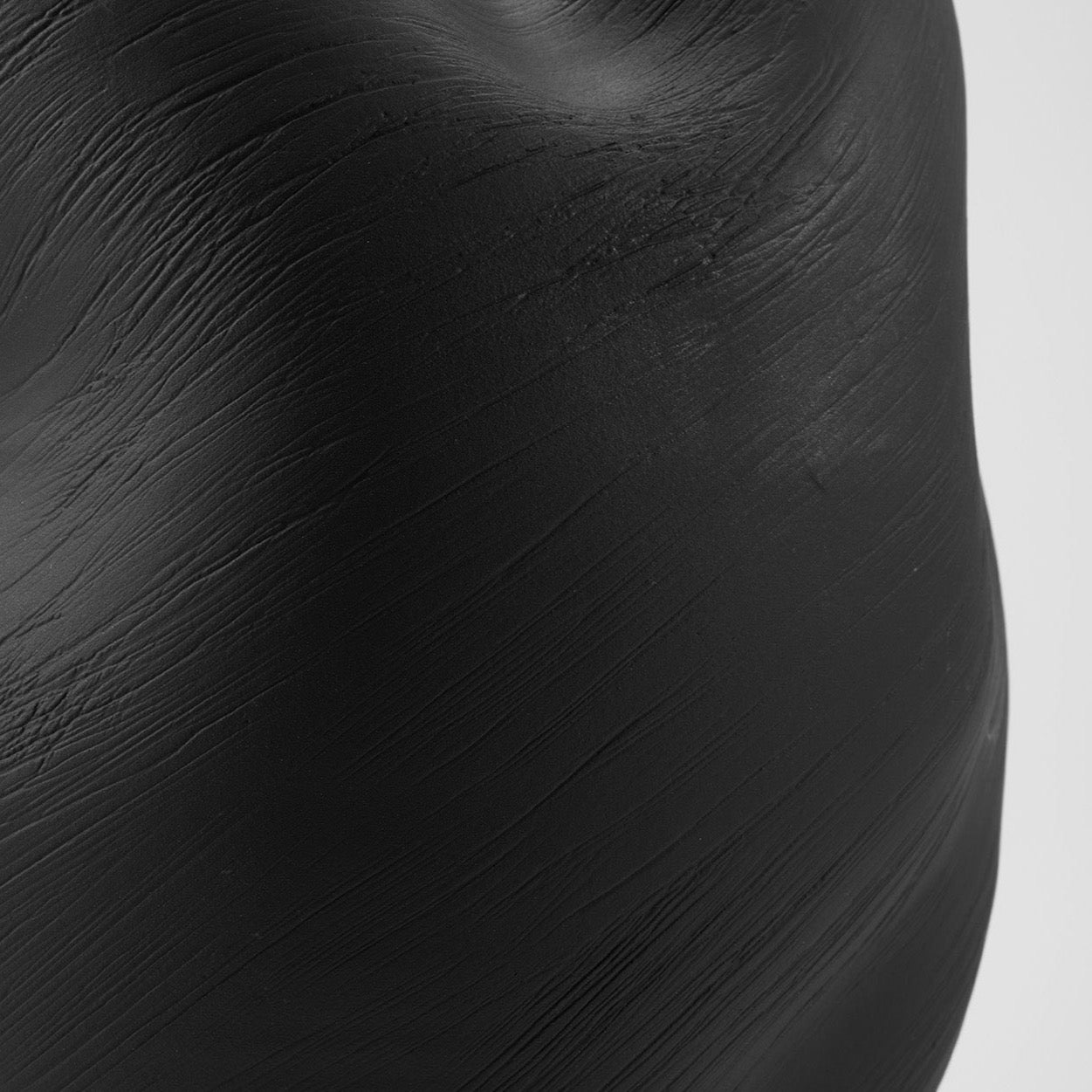 MORPH VASE EBONY – The Palmier